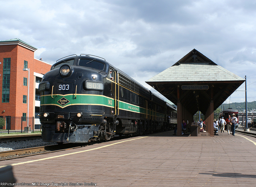 Moscow excursion train